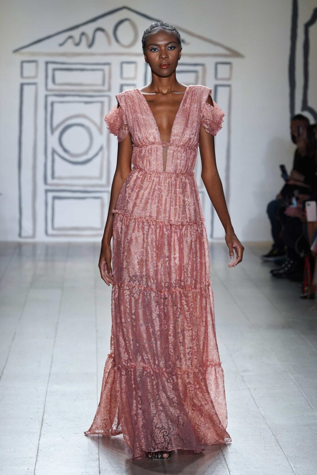 Kevan Hall Returns to NYFW – Manhattan with a Twist